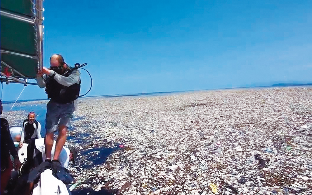 Isla de basura frente a Chile ya es tres veces el tamaño del país ...